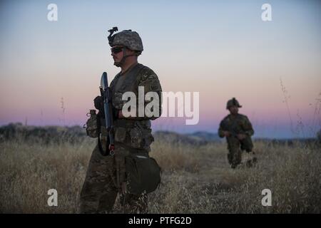 U.S. Army Soldiers from the 344th Military Intelligence Battalion march ...