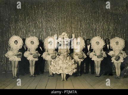 Cabaret burlesque, Italy 1920s Stock Photo - Alamy