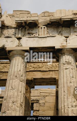 Detail of architrave and columns of Parthenon, Athens, Greece Stock ...