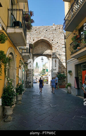 Italy, Sicily, Taormina, city center, pedestrian zone, Christmas ...