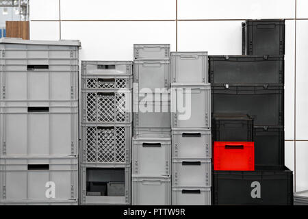 Big pile of commercial packing crates and boxes Stock Photo - Alamy