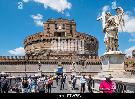 Angel With The Cross statue by Ercole Ferrata on Pont Sant Angelo ...