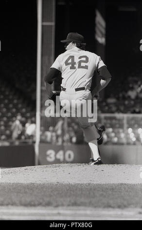 1970s, historical, MLB game, a US professional baseball player of the ...