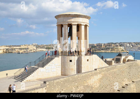 Malta. WW2 Memorial to those who died during the siege of Malta above ...