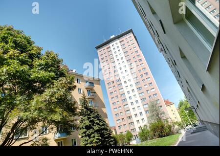 Wien, Gemeindebau, Matzleinsorfer Hochhaus Stock Photo - Alamy