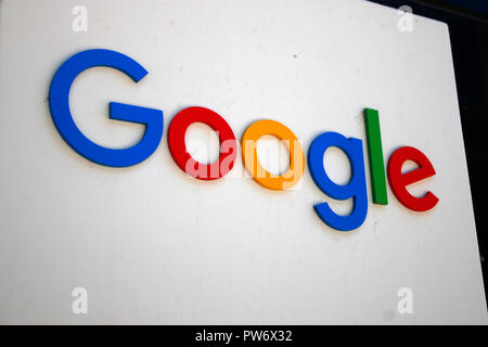 Google-Logo, Google Europa Zentrale, Docklands, Dublin, Irland/ Ireland ...