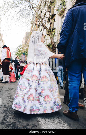 The intangible cultural heritage Spring Festival goods fair attracts ...