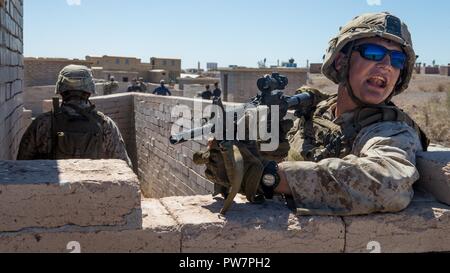 A Marine with the Advanced Machine Gunner Course, Advanced Infantry ...