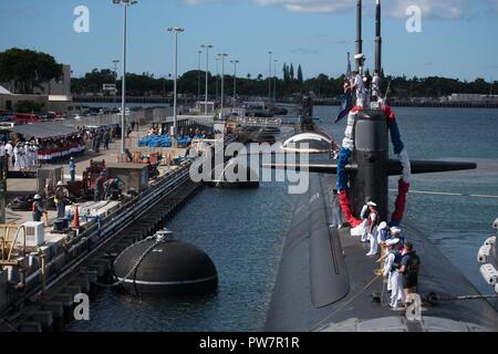 PEARL HARBOR, Hawaii (September 28, 2017) - Los Angeles-class attack ...
