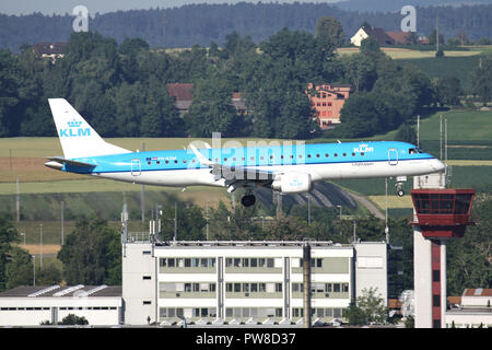 Dutch KLM Embraer ERJ-190 (old livery) with registration PH-EZS on ...