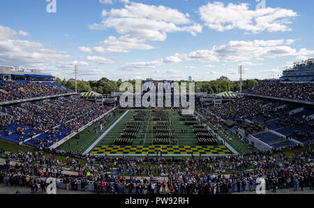 Annapolis, MD, USA. 13th Oct, 2018. The Navy football team takes the ...