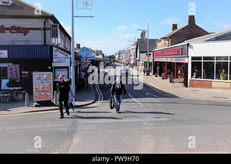 Mablethorpe, Lincolnshire, UK. October 04, 2018. Holidaymakers relaxing ...