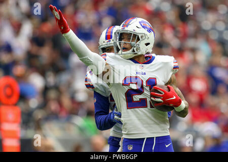 Buffalo Bills free safety Jordan Poyer (21) warms up before an NFL ...