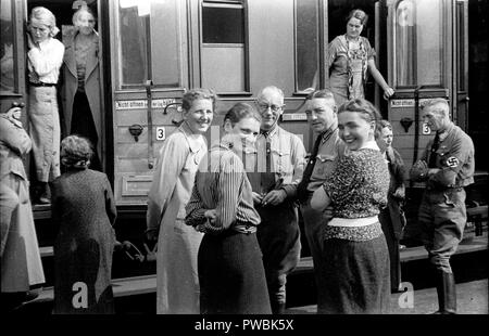 NAZI PROPAGANDA NUREMBERG RALLIES Pre-War 1937 Nazi Reich Party Day ...