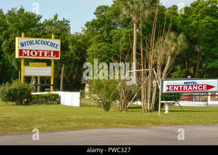 Mid-century style Withlacoochee Motel in Ingis, FL, front entrance ...