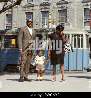 SONNY LISTON USA Boxer with family Stock Photo - Alamy