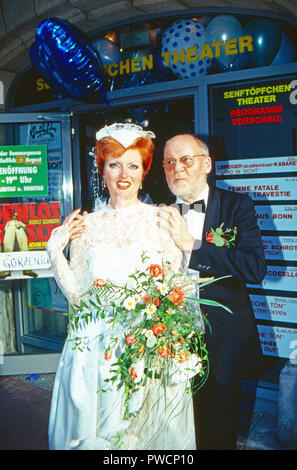 Kabarettist und Liedermacher Hanns Dieter Hüsch bei der Hochzeit mit ...