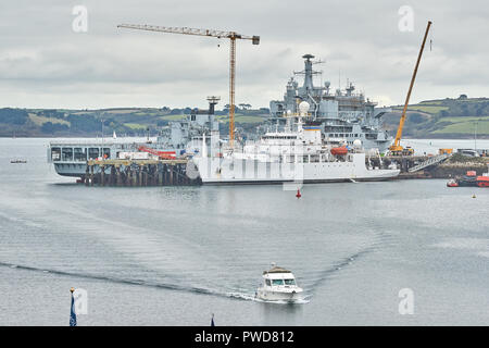 US Naval Ship Henson a 'Pathfinder Class' Oceanographic survey ship ...