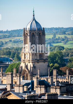 Tom Tower, or Great Tom is the bell tower of Christ Church College ...