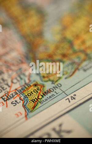 Map of Staten Island o Richmond County. 16 views of buildings on border ...