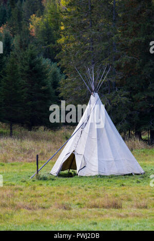 teepee tipis tepee indian Stock Photo - Alamy