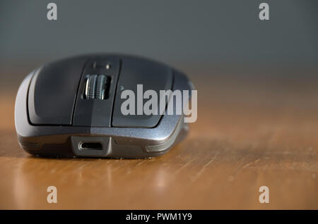 Wireless Mouse with omnidirectional scroll wheel and side buttons ...