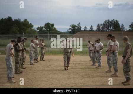 U.S. Army Reserve Soldiers of the 422nd Military Police Company attend ...