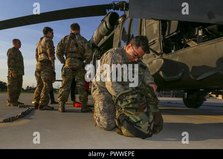 Army Chief Warrant Officer Oscar and Mabel Grammer are pictured with ...