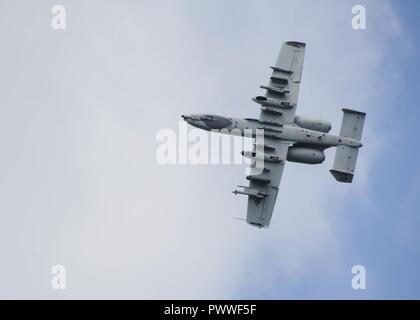 U.S. Army Reserve 303rd Maneuver Enhancement Brigade incoming Commander ...