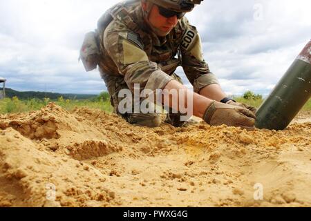 Airmen from the 142nd Explosive Ordnance Disposal unit, Oregon Air ...