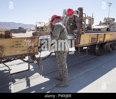 U.S. Marines Gunnery Sergeant Patrick Doody, Paraloft Chief and Major ...