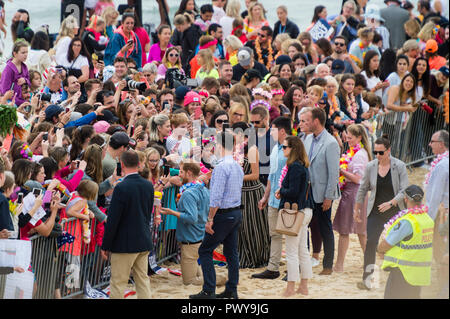Sydney, Australia. 19th Oct 2018. Duke and Duchess of Sussex meet surf ...