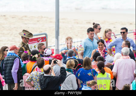 Sydney, Australia. 19th Oct 2018. Duke and Duchess of Sussex meet surf ...