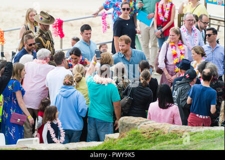Sydney, Australia. 19th Oct 2018. Duke and Duchess of Sussex meet surf ...