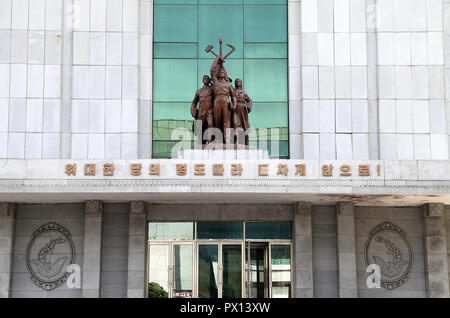 Mansudae Art Studio building at Pyongyang in North Korea Stock Photo ...