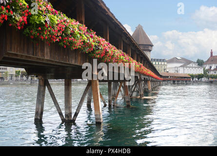 Chapel bridge and water tower, Lucern, Switzerland Stock Photo - Alamy