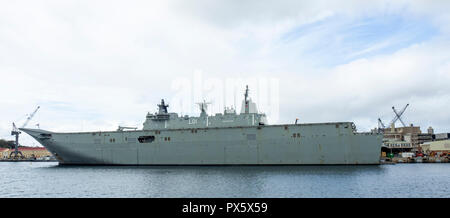 Royal Australian Navy Canberra-class landing helicopter dock ship Stock ...
