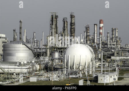 OMV Refinery, Schwechat, Vienna, Austria Stock Photo: 9082235 - Alamy