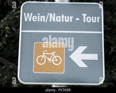 sign cycle track, Wein/Natur-Tour, arrow to the left Stock Photo - Alamy