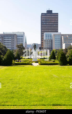 The capitol building and grounds of Louisana in Baton Rouge. The ...