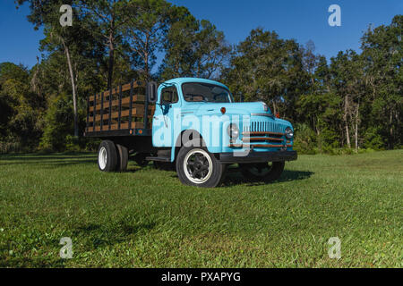 International L-160 Series Truck Stock Photo - Alamy