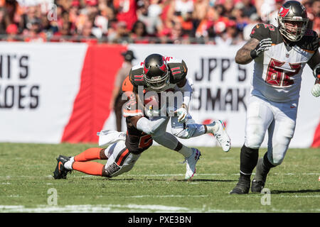 Cleveland Browns cornerback Denzel Ward (21) lines up against the Miami ...