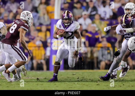 LSU Tigers running back Clyde Edwards-Helaire (22) carries in the ...