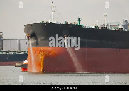large crude oil tanker ship loading and unloading cargo at the exxon ...