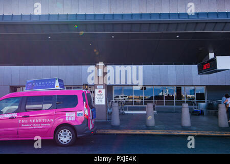 Passenger drop off Terminal 3 at McCarran International Airport in Las ...