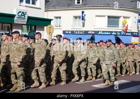 The 3rd Brigade Combat Team marches in the 25th Infantry Division pass ...