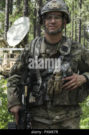 Fort Polk, Louisiana, USA. 6th Nov, 2022. Paratroopers assigned to the ...