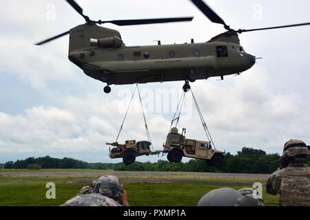 U.S. Army Soldiers sing the 101st Airborne Division Song "Screaming ...