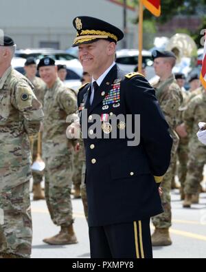 Former Chief of the Defence Staff Raymond Henault is invested as a ...