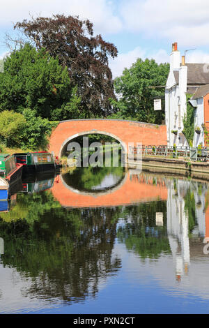 Old Bridge over the River Soar leading to the Navigation Inn, an ...